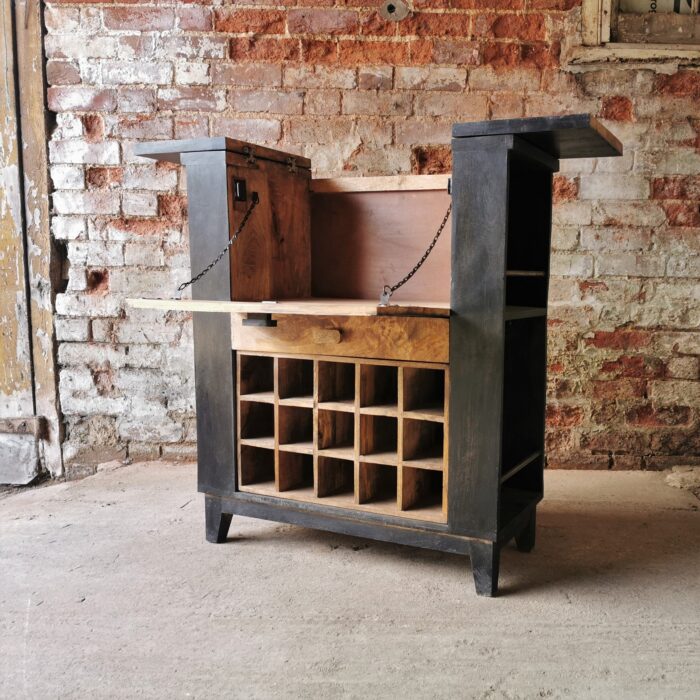 IN STOCK: Large T- Rex Skull - Cambrewood